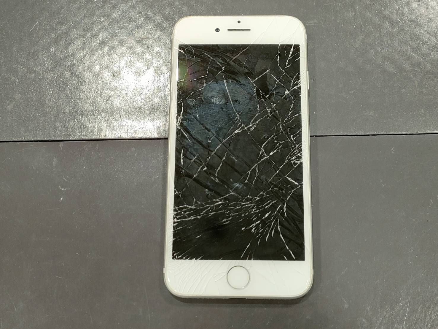 パーツ交換で新品 同様 ★ iPhone7 の 画面ワレ修理 - SMARTCOOL ゆめタウン下松 ブログ＆修理速報！！